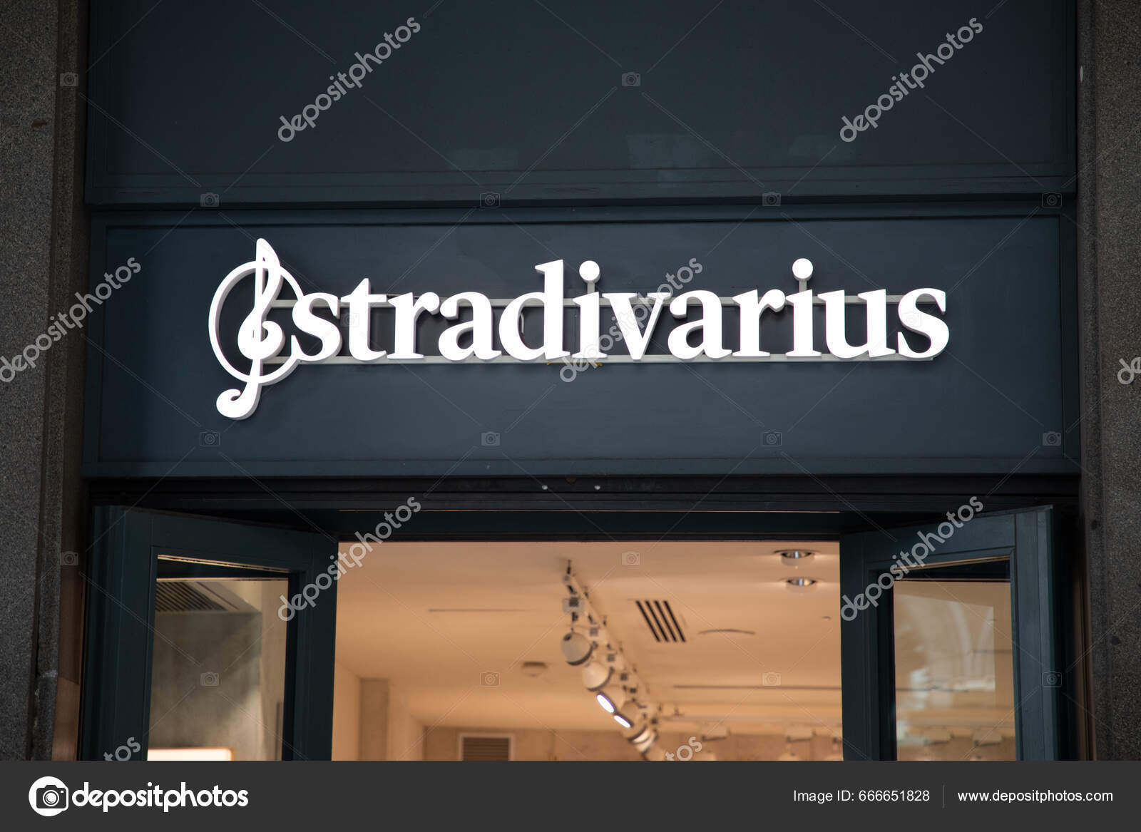 Stradivarius Clothing Online