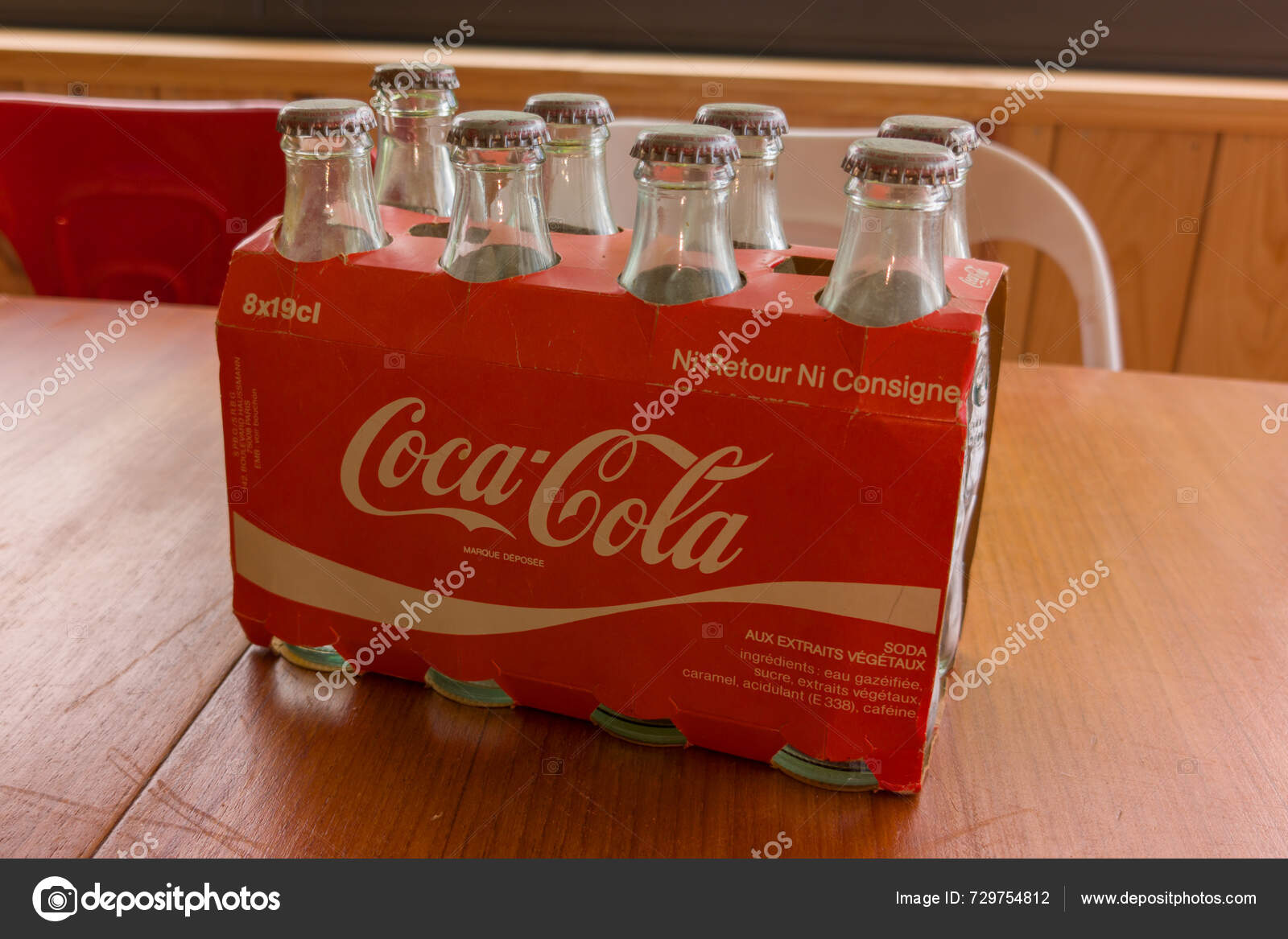 Burdeos Francia 2024 Coca Cola Signo Cristal Logotipo Botella Texto — Foto editorial de stock ...