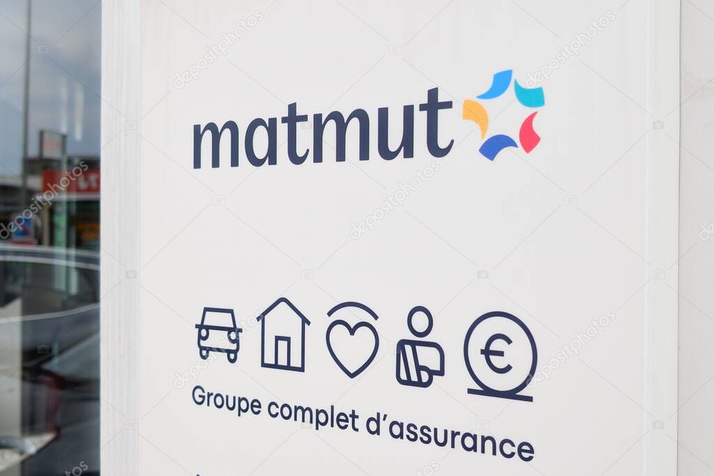 Burdeos, Francia - 03 06 2025: matmut logo marca fachada cadena ...
