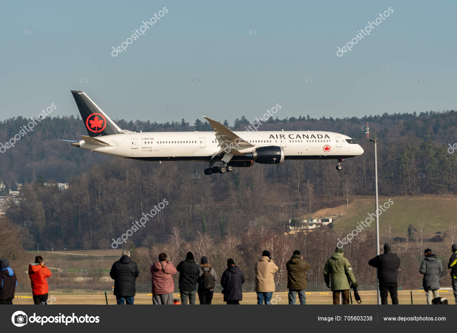 2024年1月16日 瑞士苏黎世 加拿大C Gwuu航空公司波音787 9梦幻客机进入14跑道 —— 库存社论照片 © robert.buchel.fl1.li #705603238