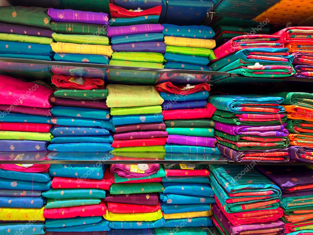 Sari tradicional indio Nauvari, lo que significa nueve yardas patrón ...