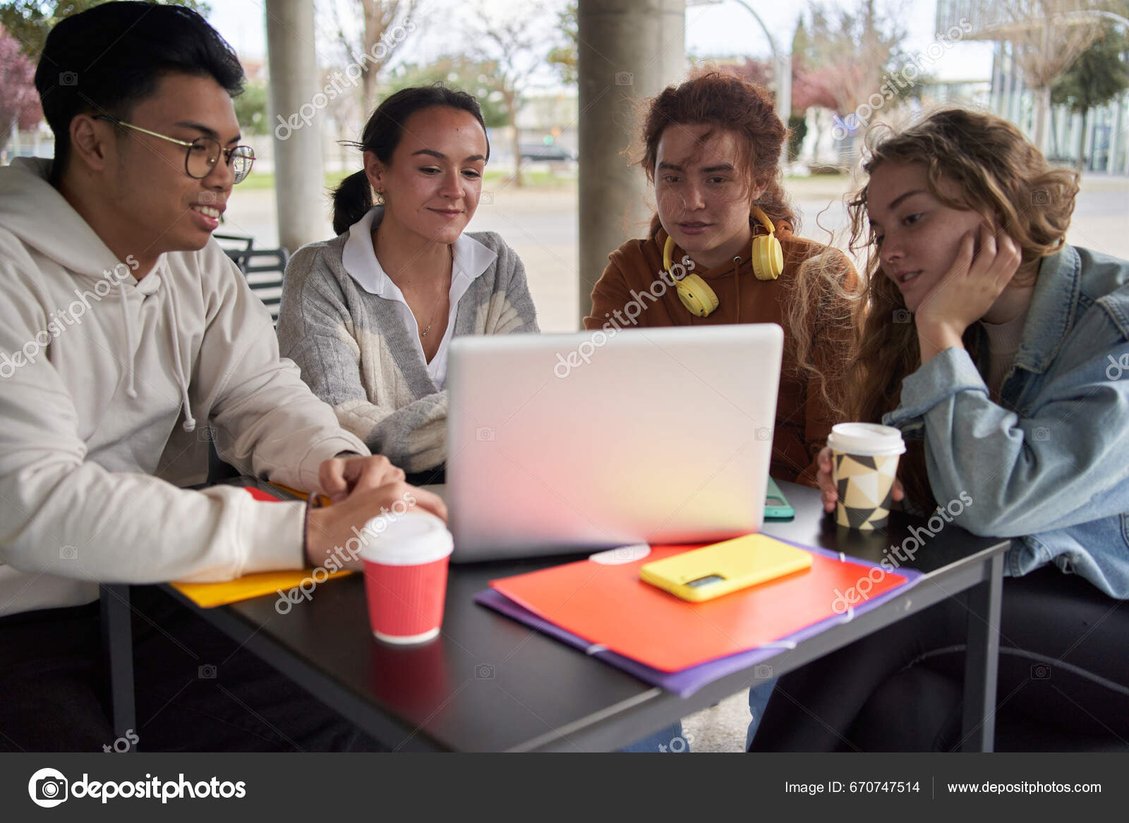 Group Students Sharing Laptop Homework Sitting Bar Table Campus — Stock ...
