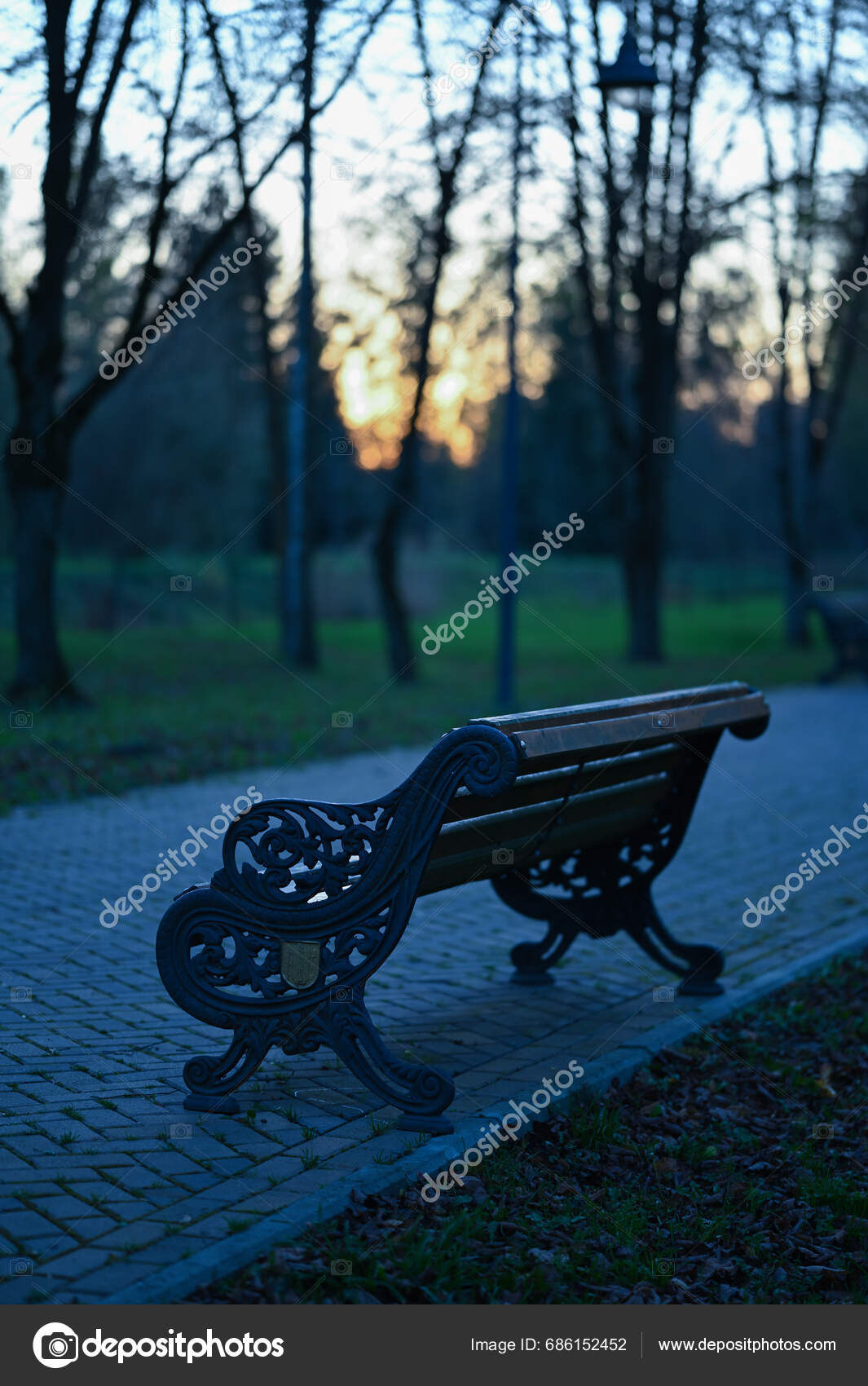 Old Wooden Bench Park Sunset — Stock Photo © SAdesign #686152452