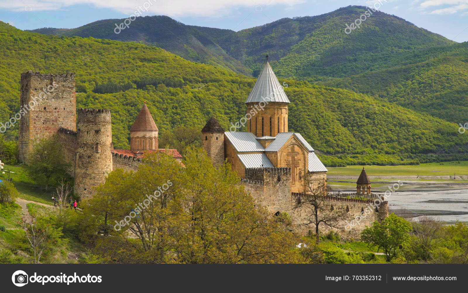 Ananuri Fortress Ananuri Castle Represents Multifunctional ...