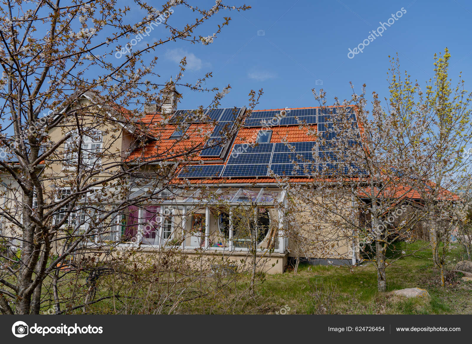 Solar Battery Solar Battery Installed Roof House — Stock Photo © liukov ...