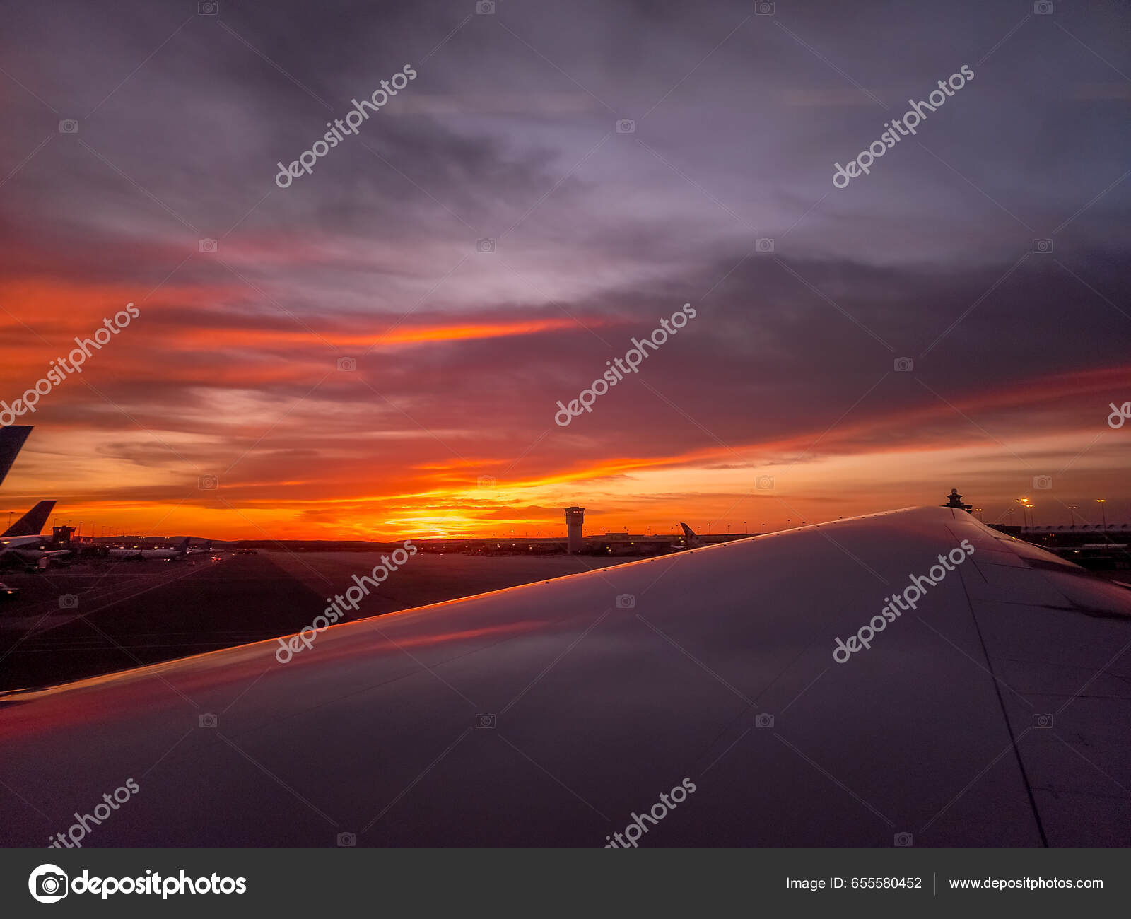 Gorgeous Sunset View Orange Pink Purple Sky Plane Lands Washington ...