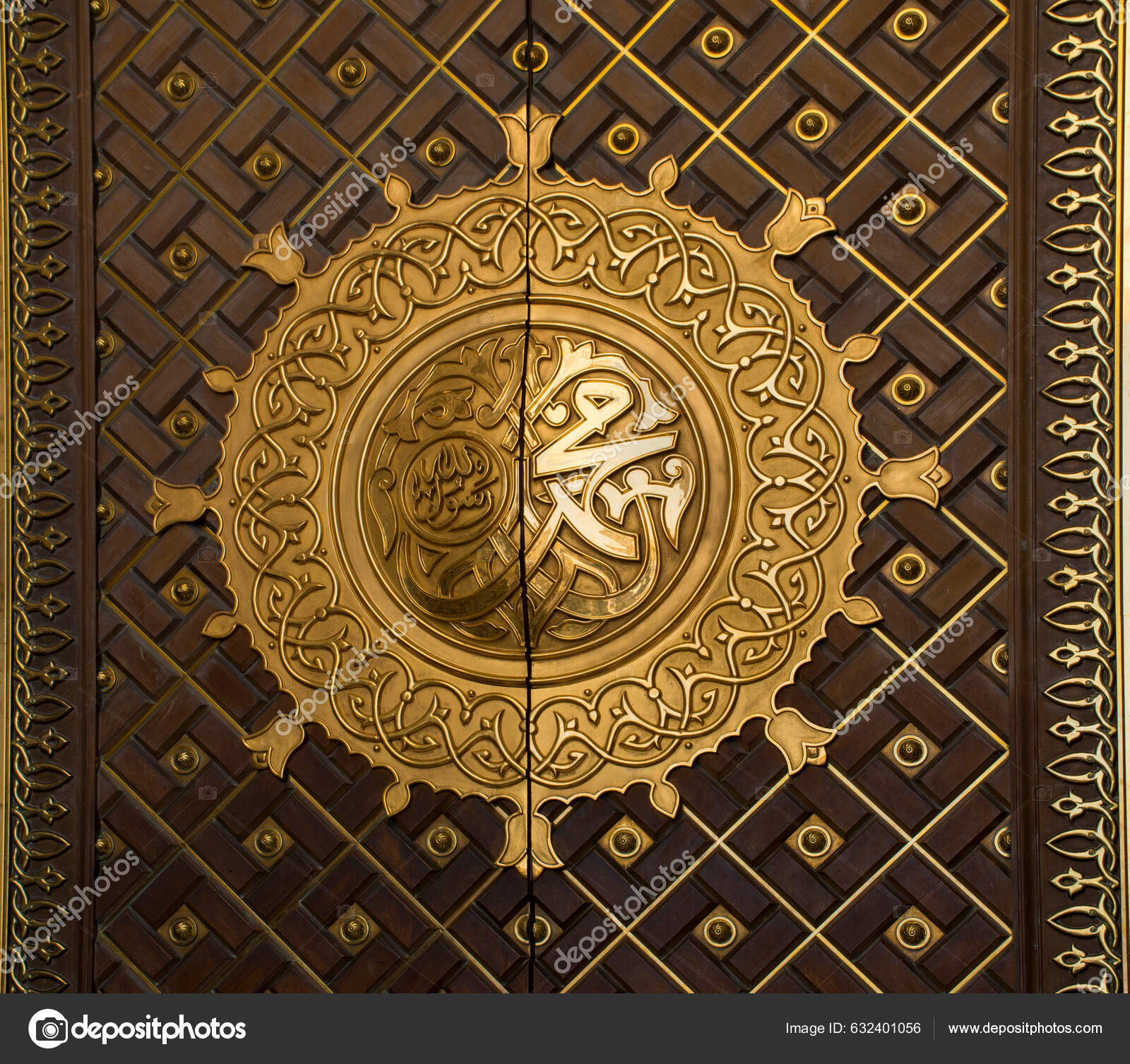 Door Design Madeena Mosque — Stock Photo © KvNaushad #632401056