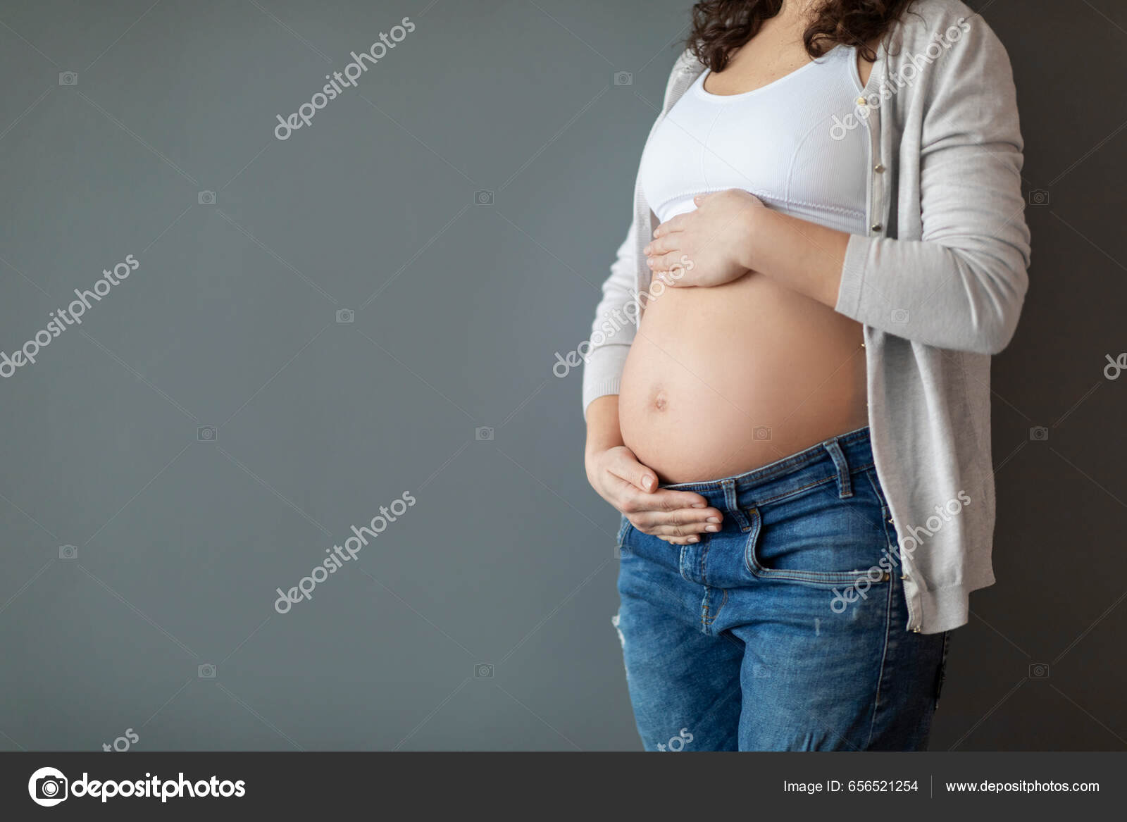 Concepto Maternidad Fotografía Recortada Mujer Embarazada Joven Abrazando Vientre Con — Foto de ...