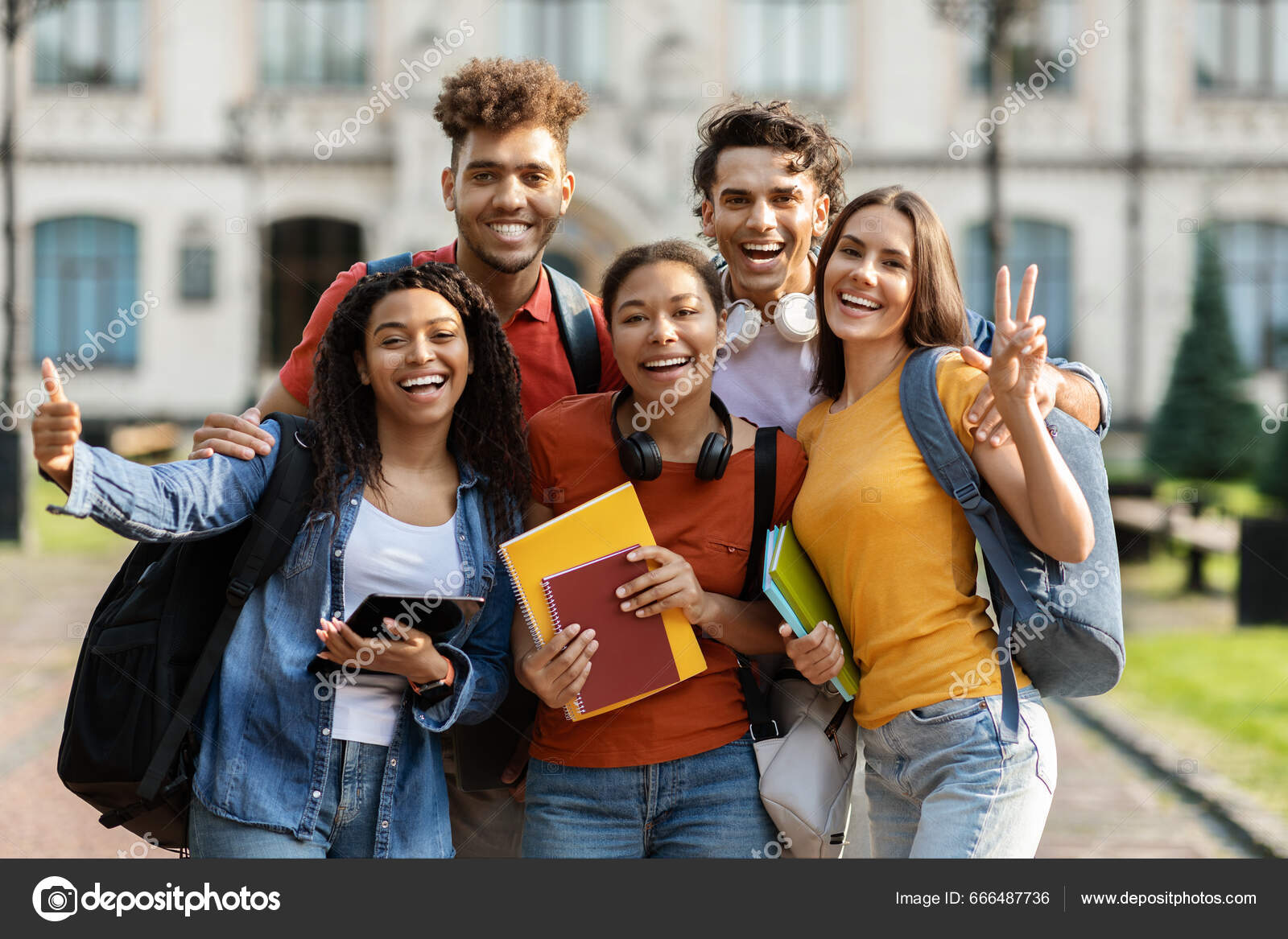 Students Life Portrait Happy College Friends Posing Together Outdoors ...