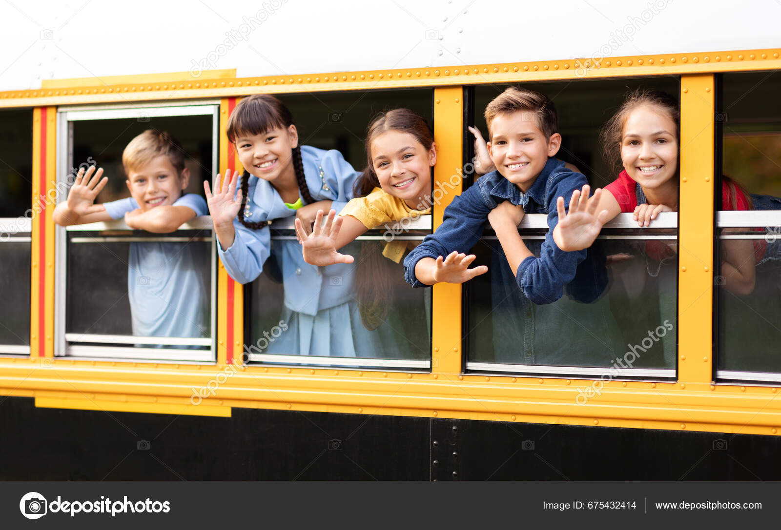 Group Happy Kids Peeking Out School Bus Window Waving Smiling — Stock Photo © Milkos #675432414