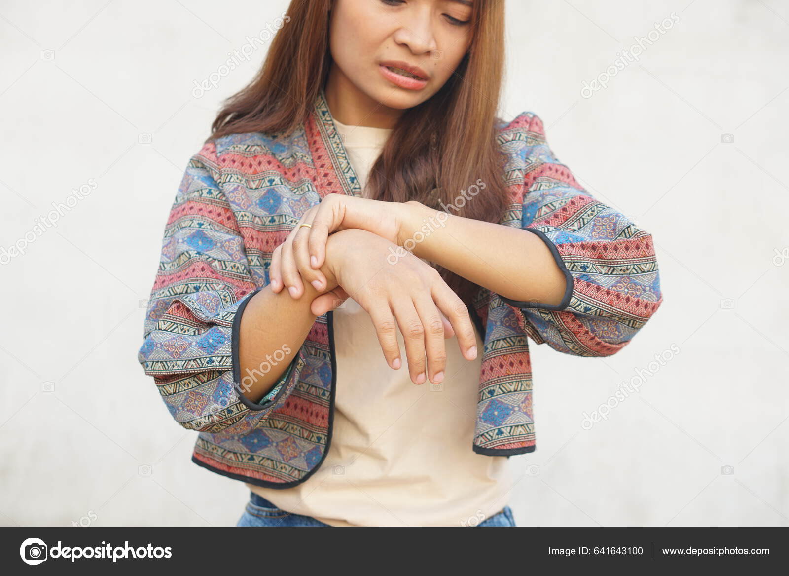 Asian Woman Having Muscle Weakness Her Hands — Stock Photo © buraratn ...