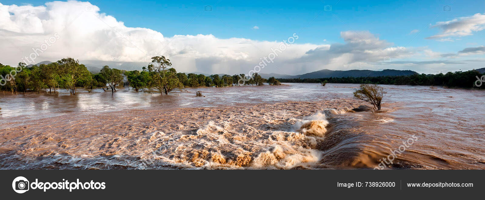 Beautiful River Flowing Mountain — Stock Photo © claudioarnese #738926000