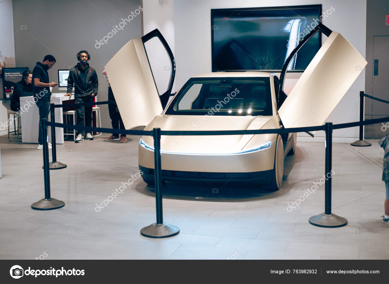 Plano Nov Tesla Cybercab Robotaxi Showroom Two Butterfly Doors Open ...