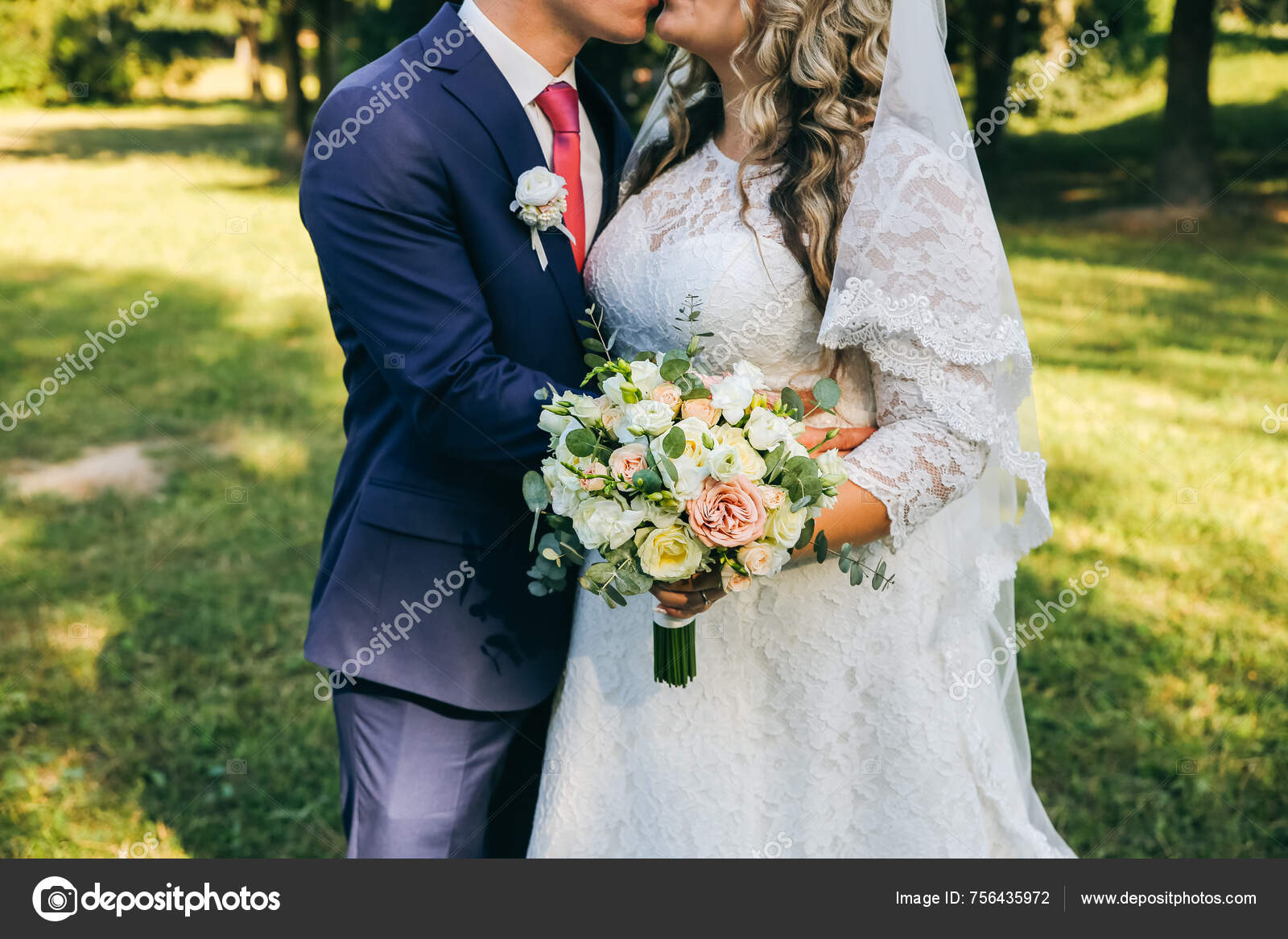 Wedding Couple Walking Green Park Curvy Bride White Lace Dress — Stock ...