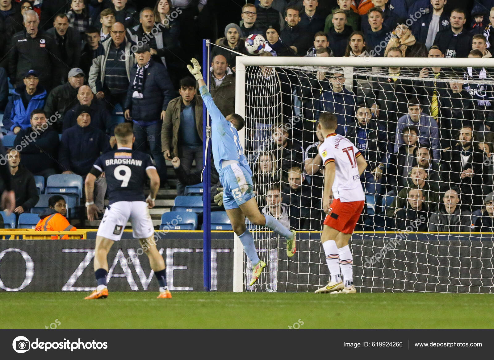 Nathan Baxter Hull City Tips Ball Bar Sky Bet Championship — Stock ...