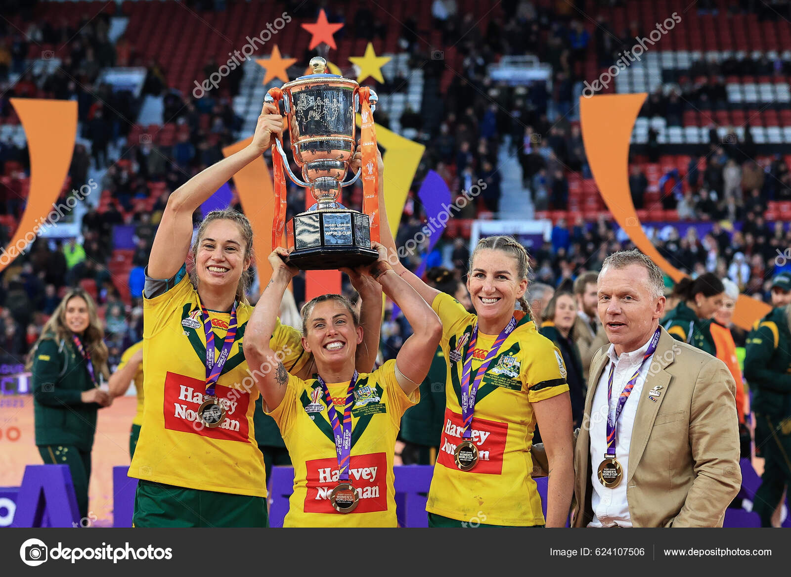 Australian Squad Lift Women's Rugby League World Cup Trophy Coach ...