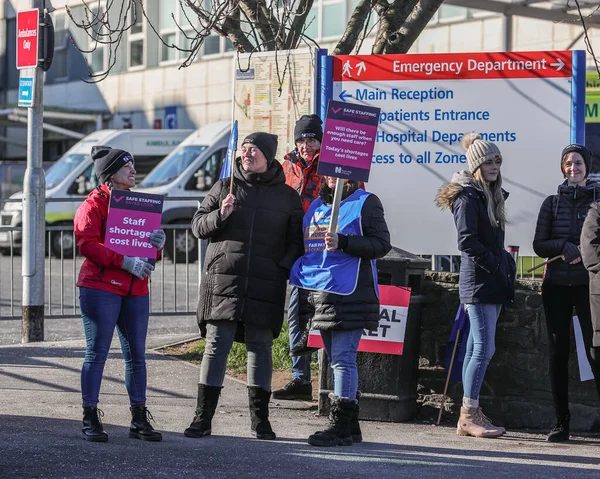 Picket line Stock Photos, Royalty Free Picket line Images | Depositphotos