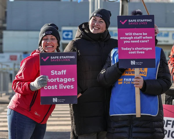 Picket line Stock Photos, Royalty Free Picket line Images | Depositphotos