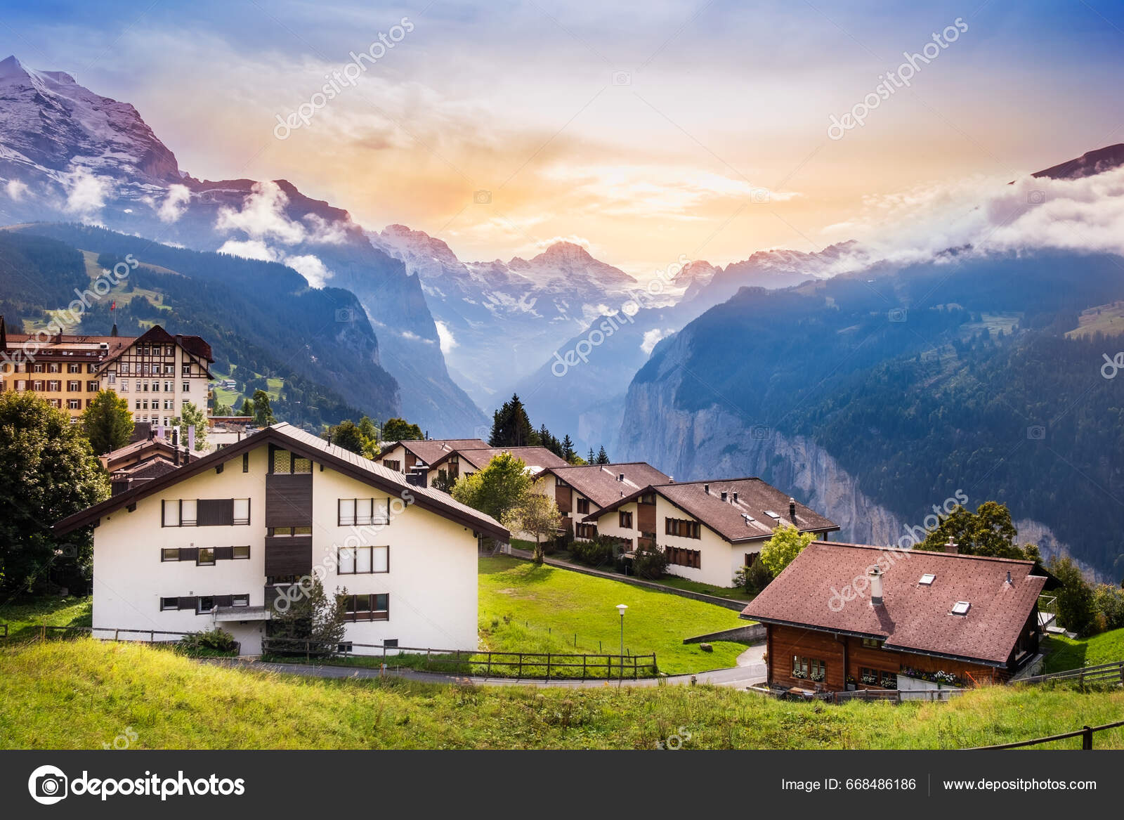 Wengen Town Switzerland Sunset View Swiss Alps Lauterbrunnen Valley ...