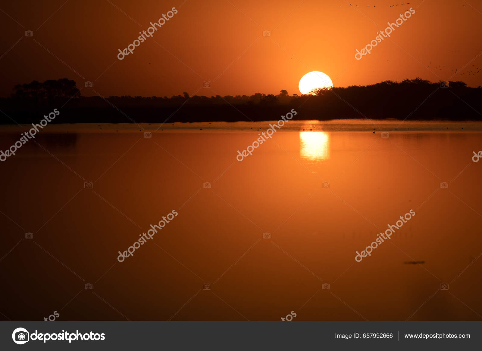 Beautiful Sunset Lake — Stock Photo © clasesderetoque@gmail.com #657992666 Beautiful Sunset Lake — Stock Photo © clasesderetoque@gmail.com #657992666