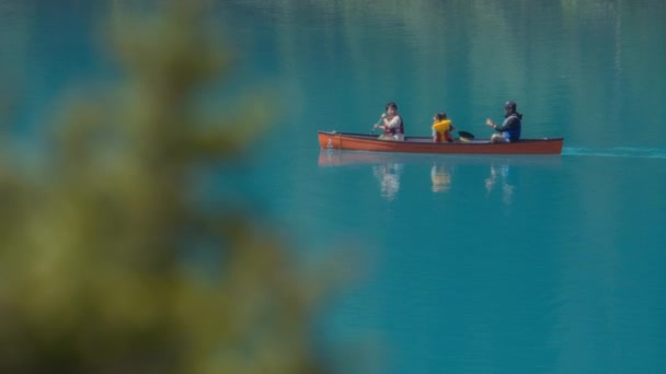 Moraine Lake Canada July 2023 People Canoe Moraine Lake Summer — Stock Video © amibornstein ...
