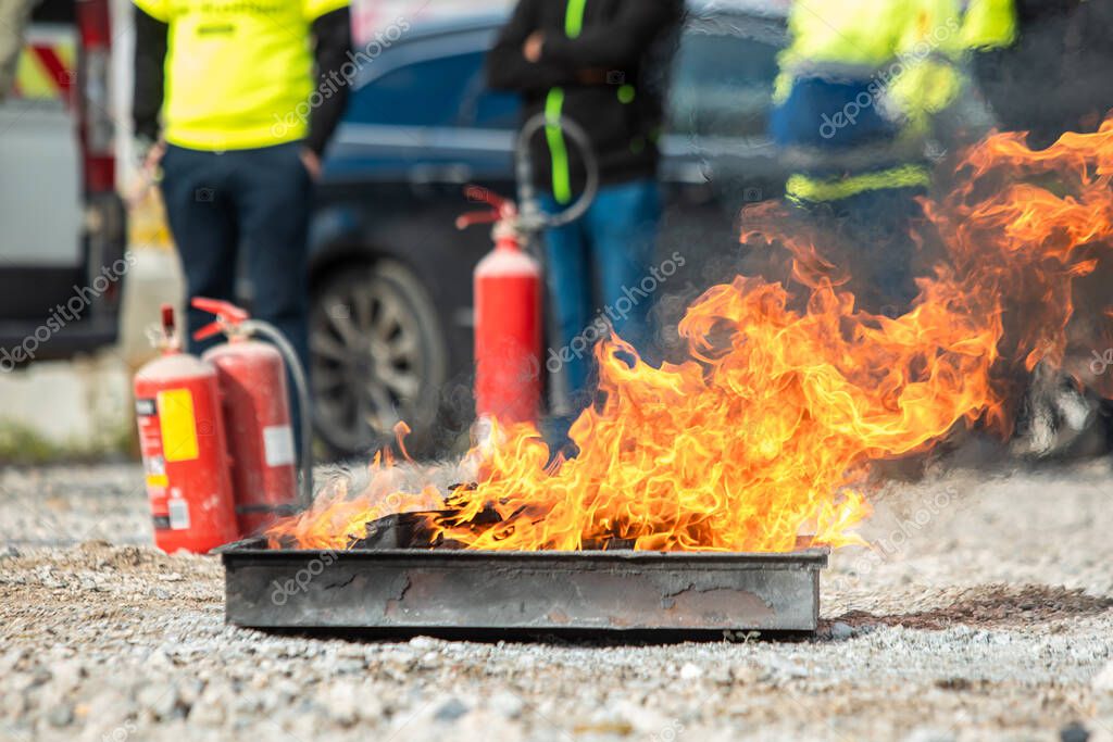 Tanque rojo de extintor de incendios. Descripción general de un potente ...