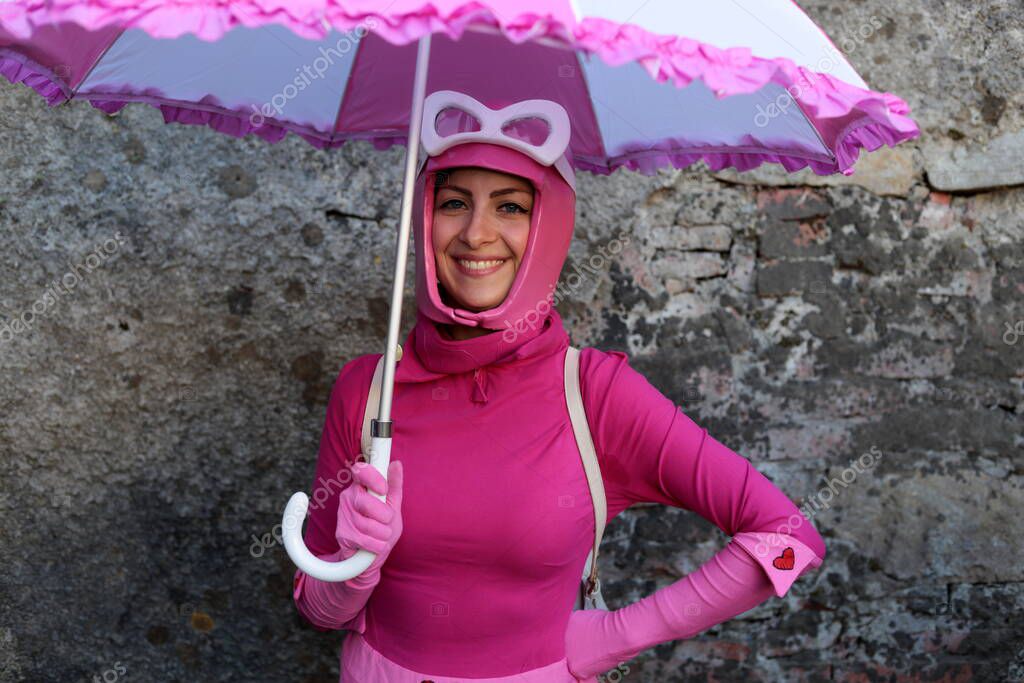 Lucca, Toscana, Italia - 29 de octubre de 2022: Cosplayer girl dressed ...