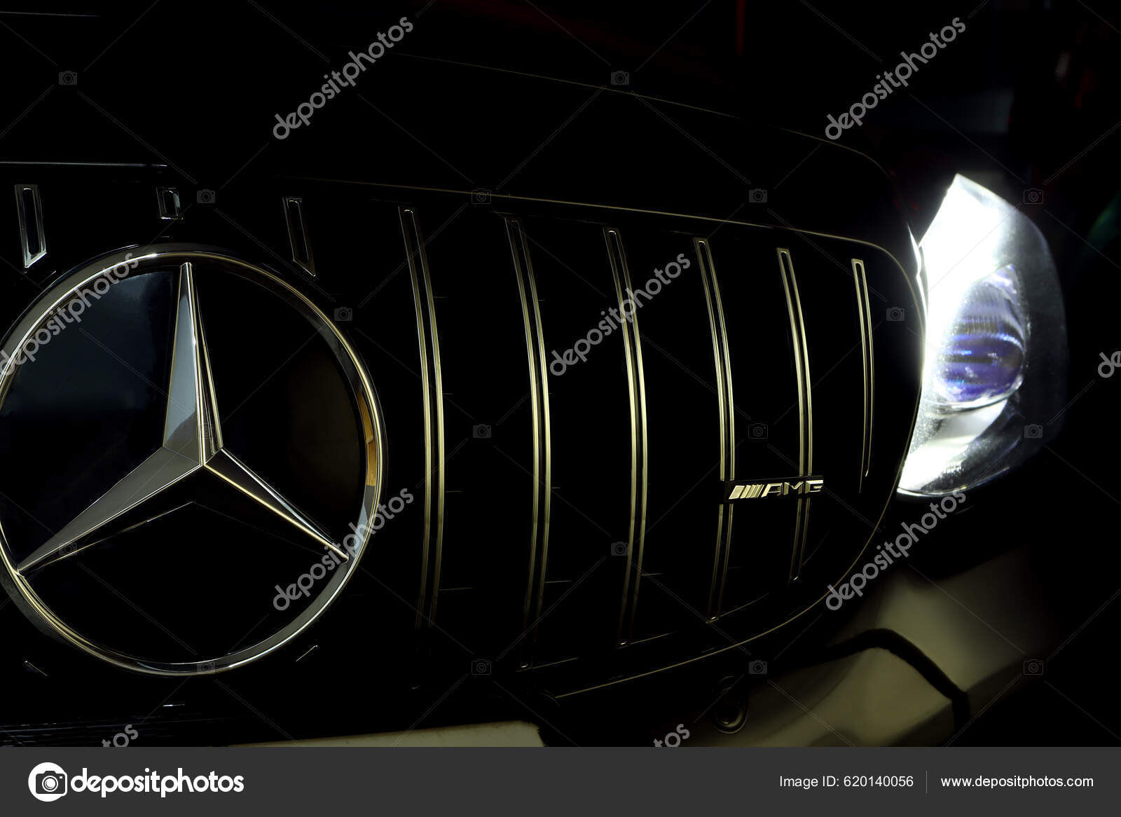 Mercedes Benz Chromium Grille Benz Star Amg Logo Led Headlight — Stock ...