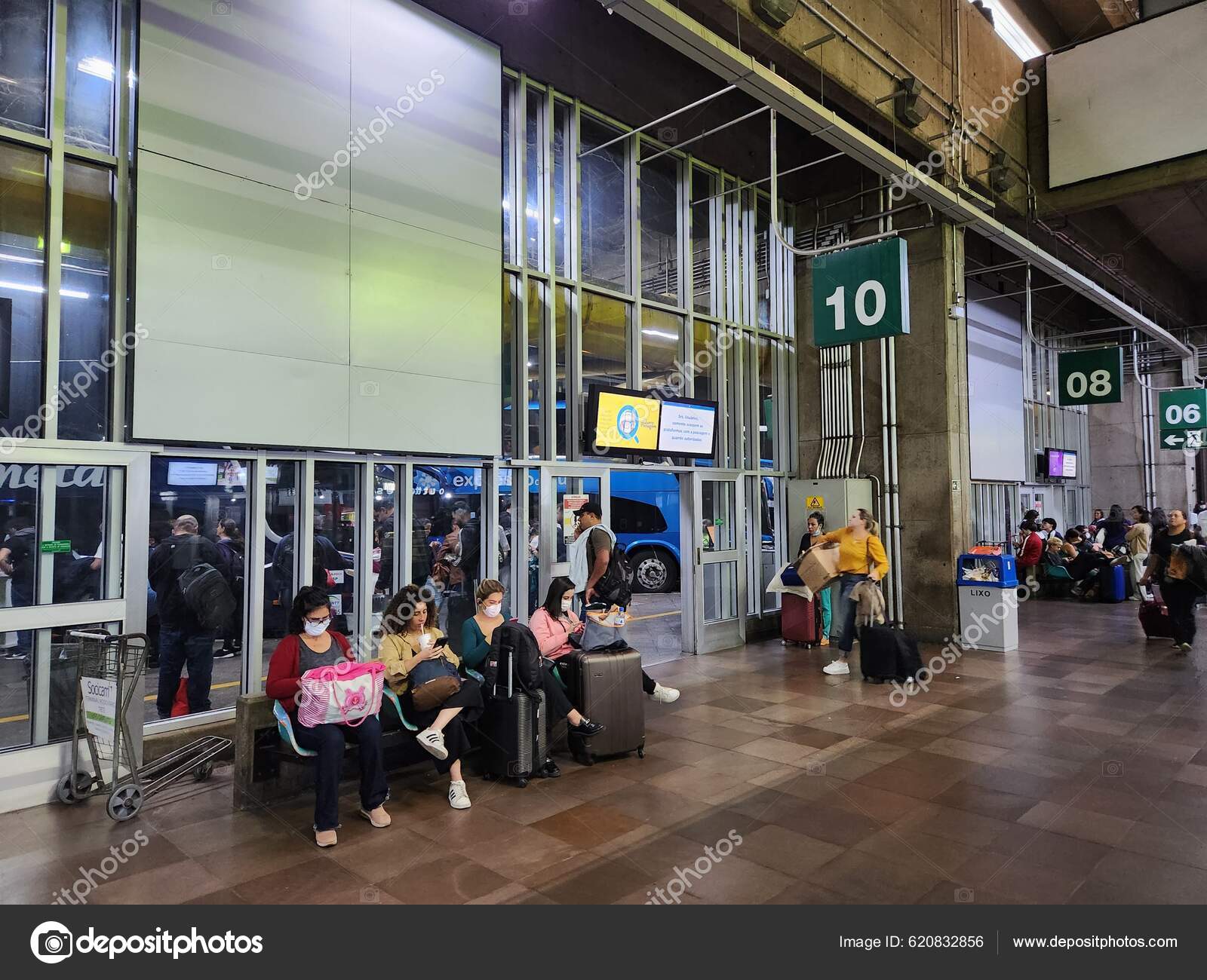 Intense Movement People Tiete Bus Terminal Sao Paulo November 2022 ...