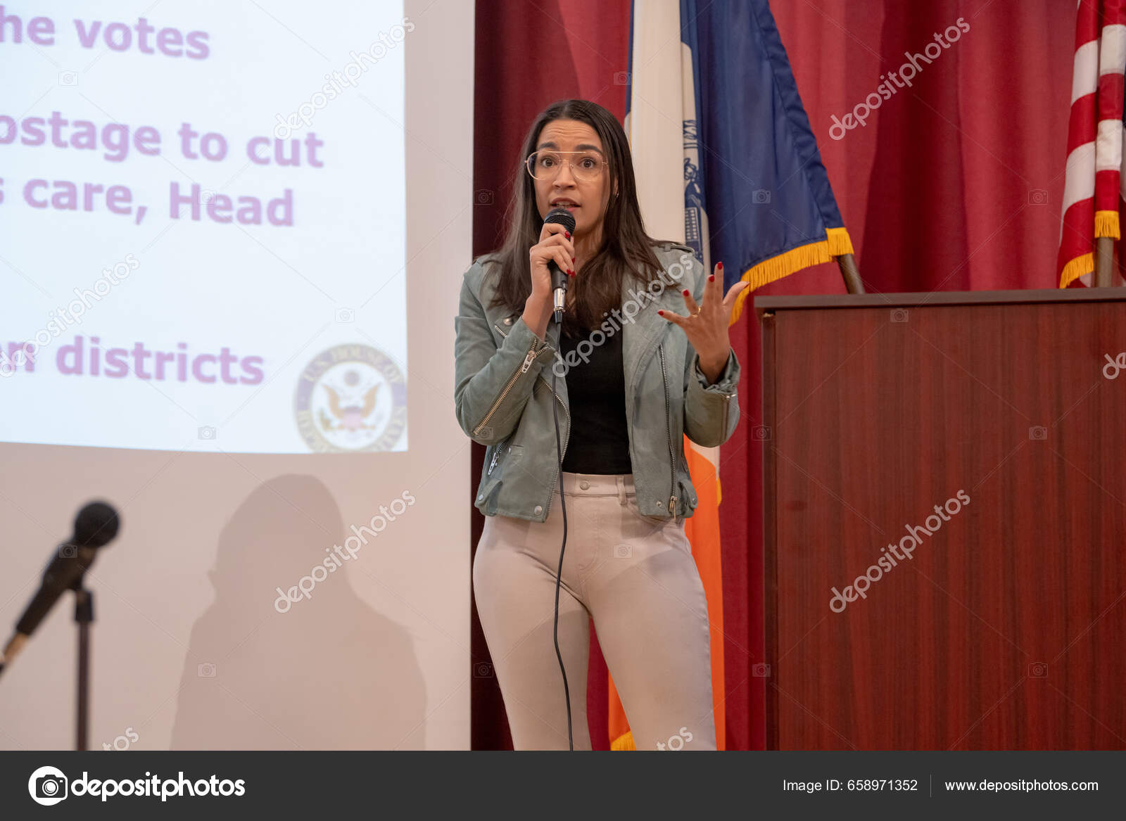 Ayuntamiento Alexandria Ocasio Cortez Mayo 2023 Nueva York Nueva York ...