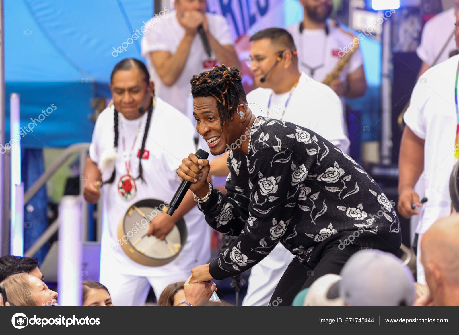 Jon Batiste Nbc Today Show Rockefeller Center Plaza August 2023 – Stock ...
