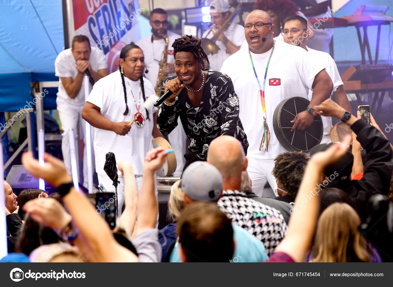 Jon Batiste Nbc Today Show Rockefeller Center Plaza August 2023 – Stock ...