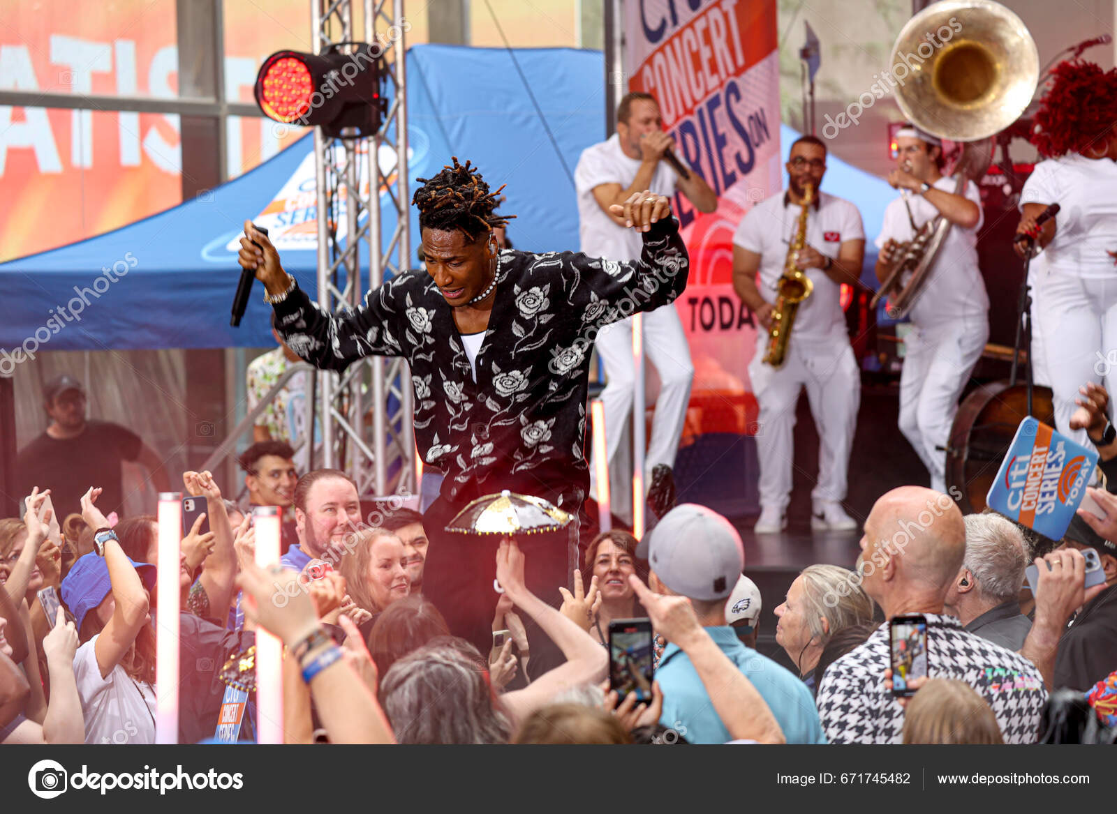 Jon Batiste Nbc Today Show Rockefeller Center Plaza August 2023 – Stock ...