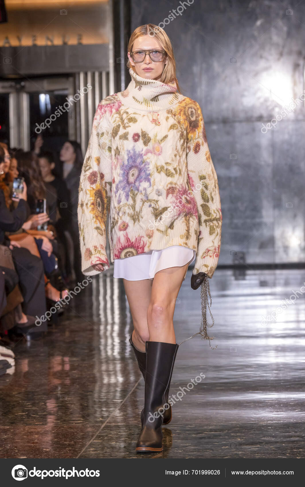 Mones Runway February 2024 New York Fashion Week February 2024 — Stock ...