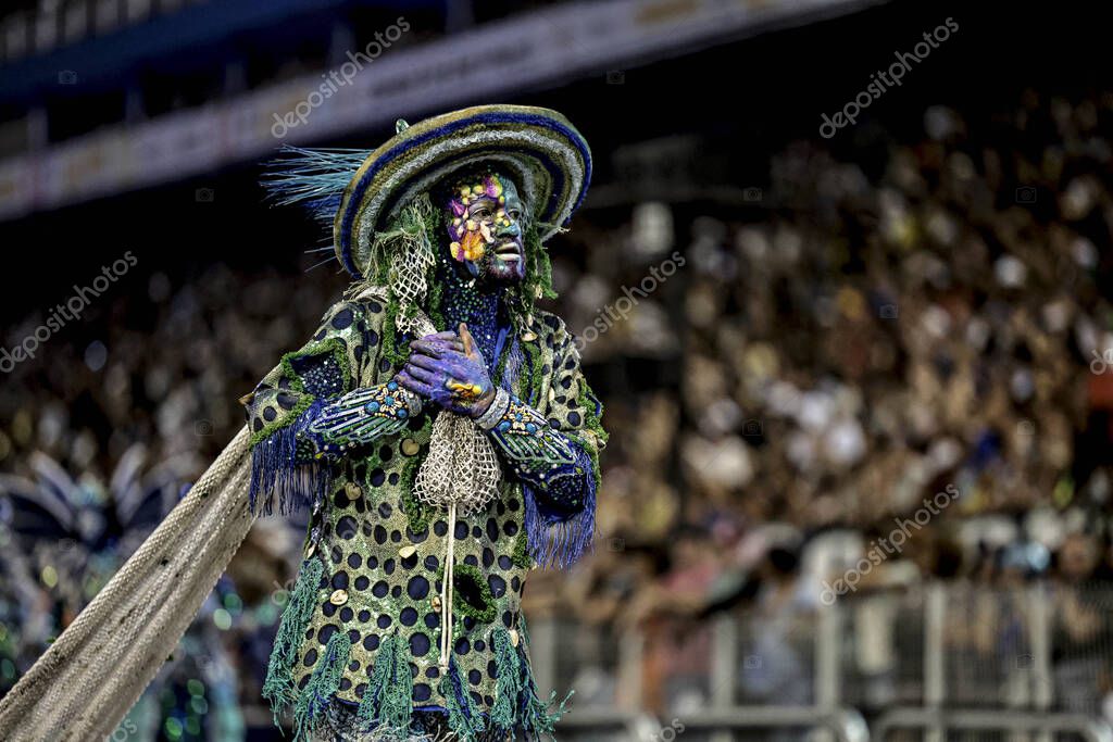 SAO PAULO (SP), Brasil 02 / 11 / 2024 Desfile de las escuelas de samba ...