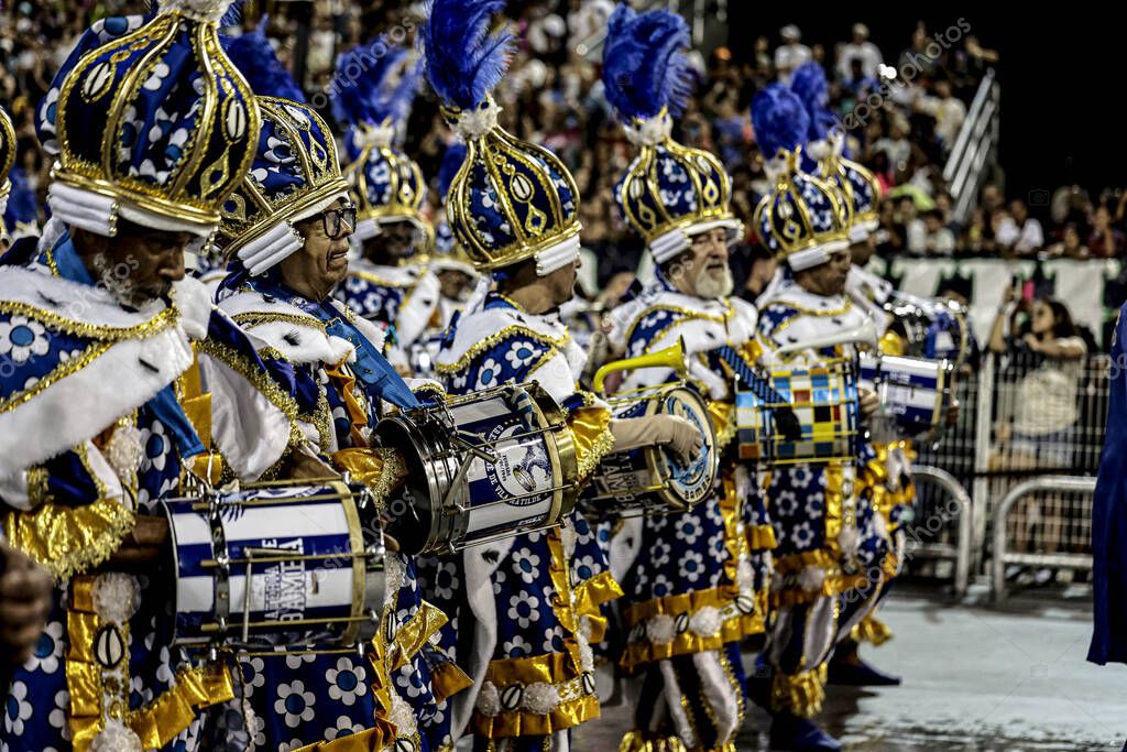 SAO PAULO (SP), Brasil 02 / 11 / 2024 Desfile de las escuelas de samba ...