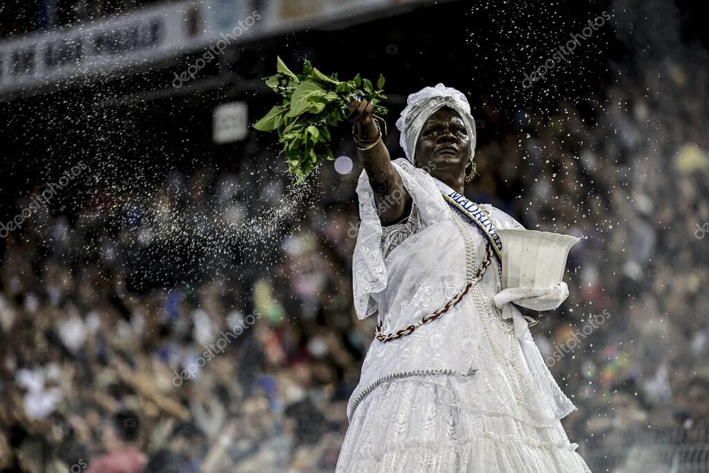 SAO PAULO (SP), Brasil 02 / 11 / 2024 Desfile de las escuelas de samba ...