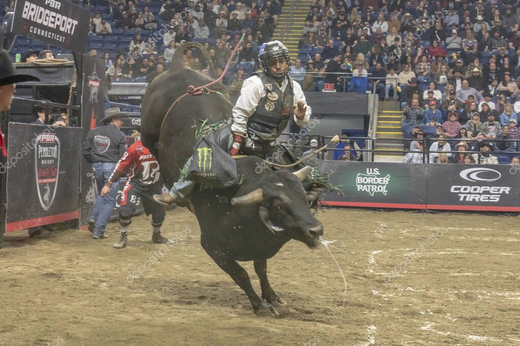 2024 Profesional Bull Riders Pendleton Whisky Velocity Tour en ...