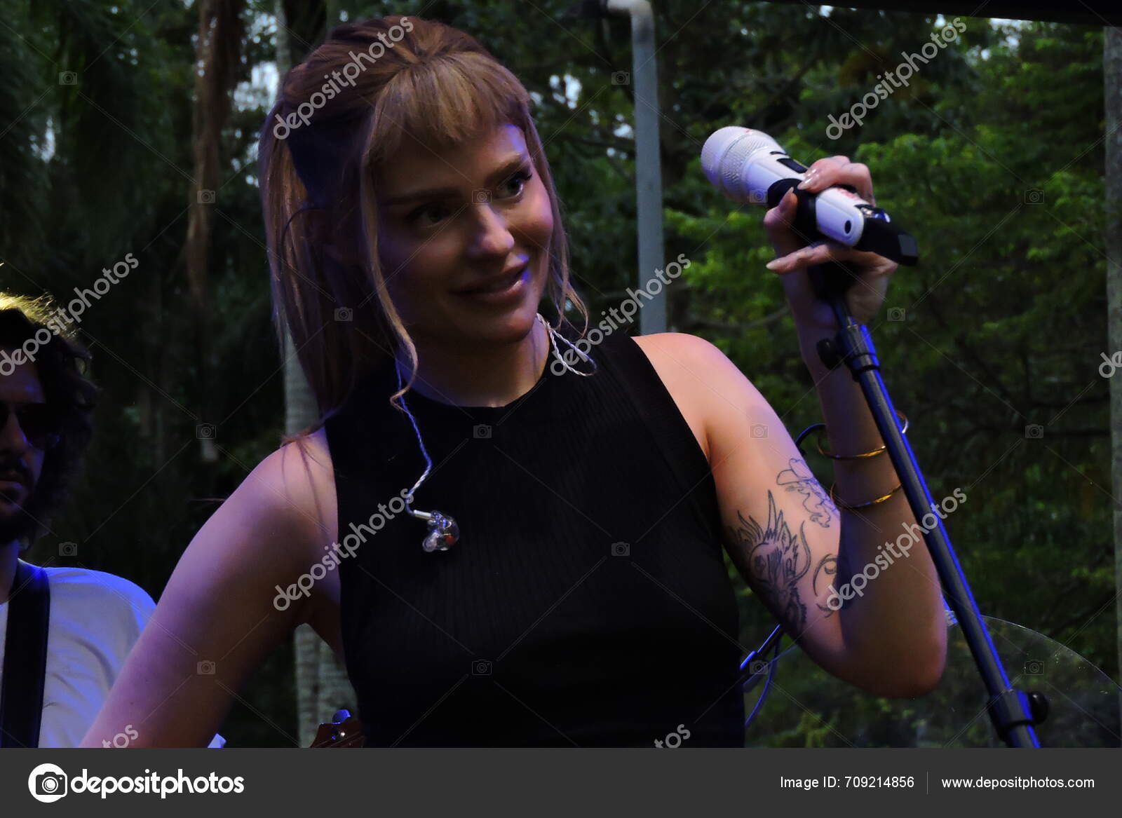 Sao Paulo Brazil 2024 Pop Singer Luisa Sonza Performed Surprise — Stock ...