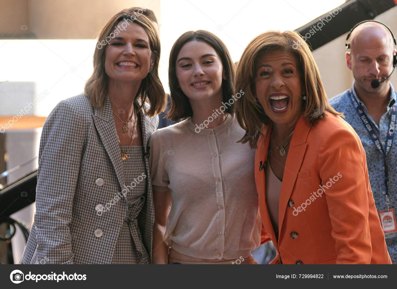 Gracie Abrams Performs Live Today Show June 2024 New York — Stock ...