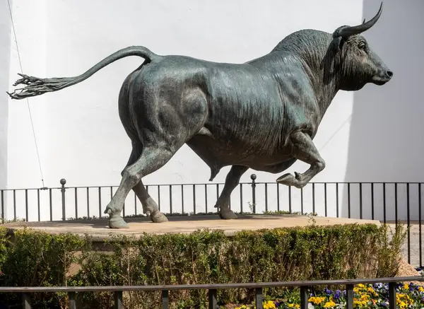 Estatua del toro Stock Photos, Royalty Free Estatua del toro Images ...