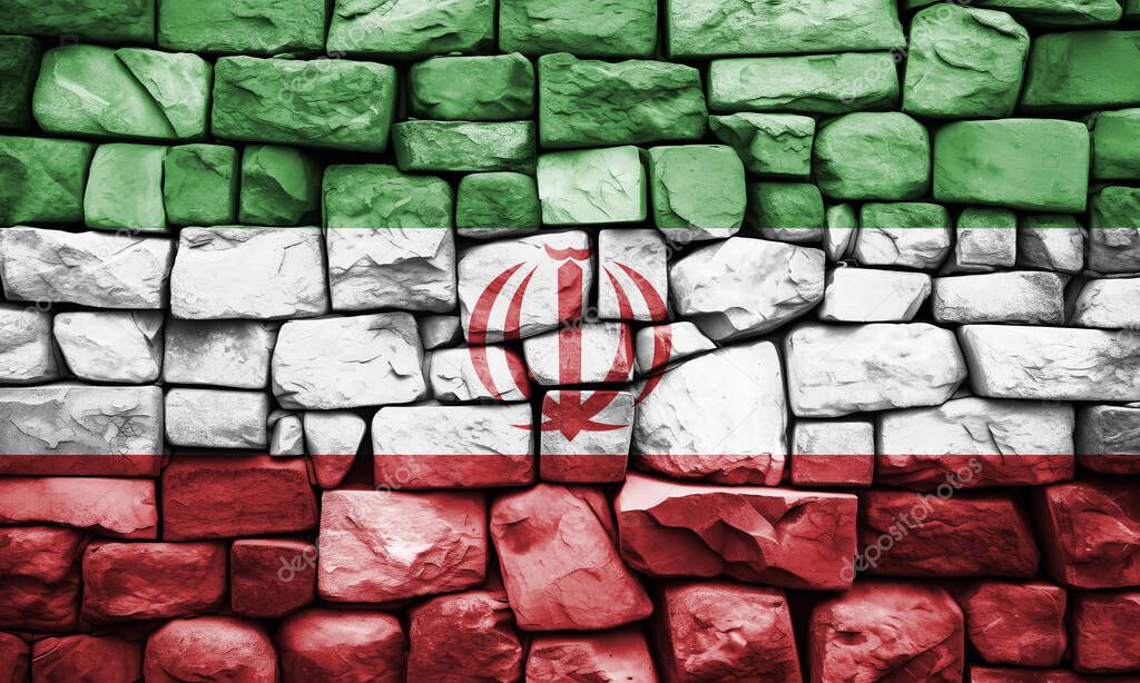 Bandera iraní representada en una pared de piedra rugosa con franjas ...