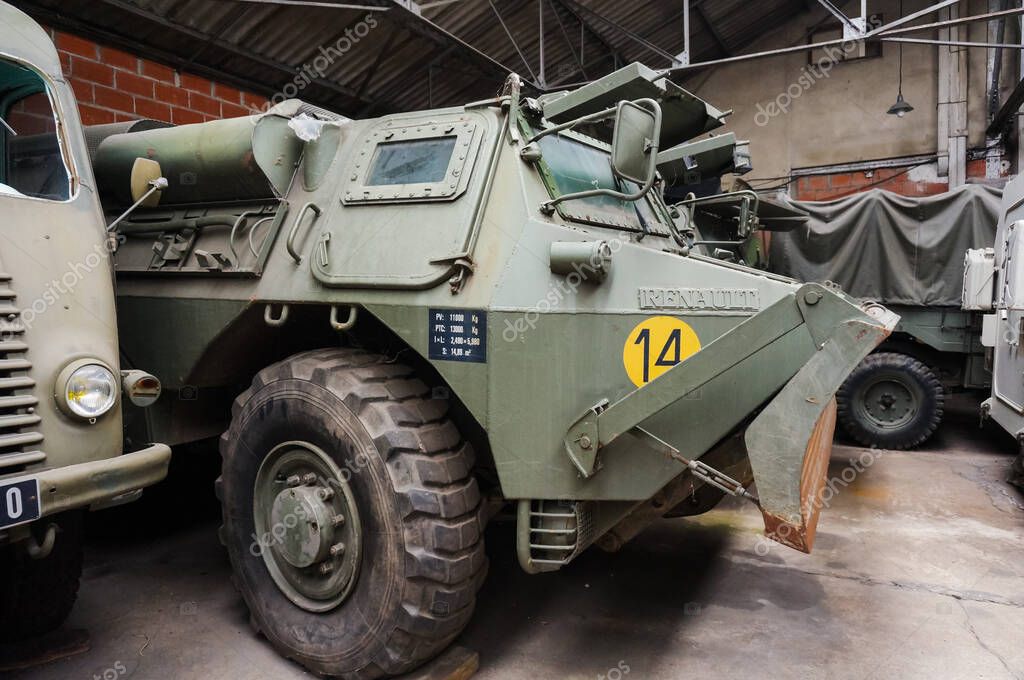 Troyes, Francia - Sept. 2020 - Un VAB con una hoja topadora utilizado ...