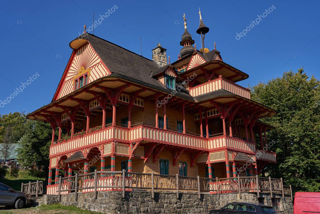 Pustevny, República Checa - 29 de septiembre de 2023 - edificios ...