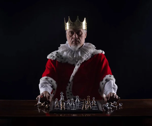 Medieval King Playing Chess Black Studio Background: fotografía de ...