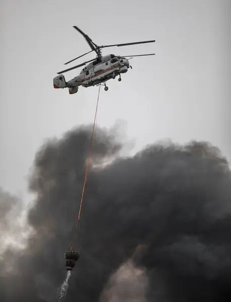 Helicopter fire fighting Stock Photos, Royalty Free Helicopter fire ...