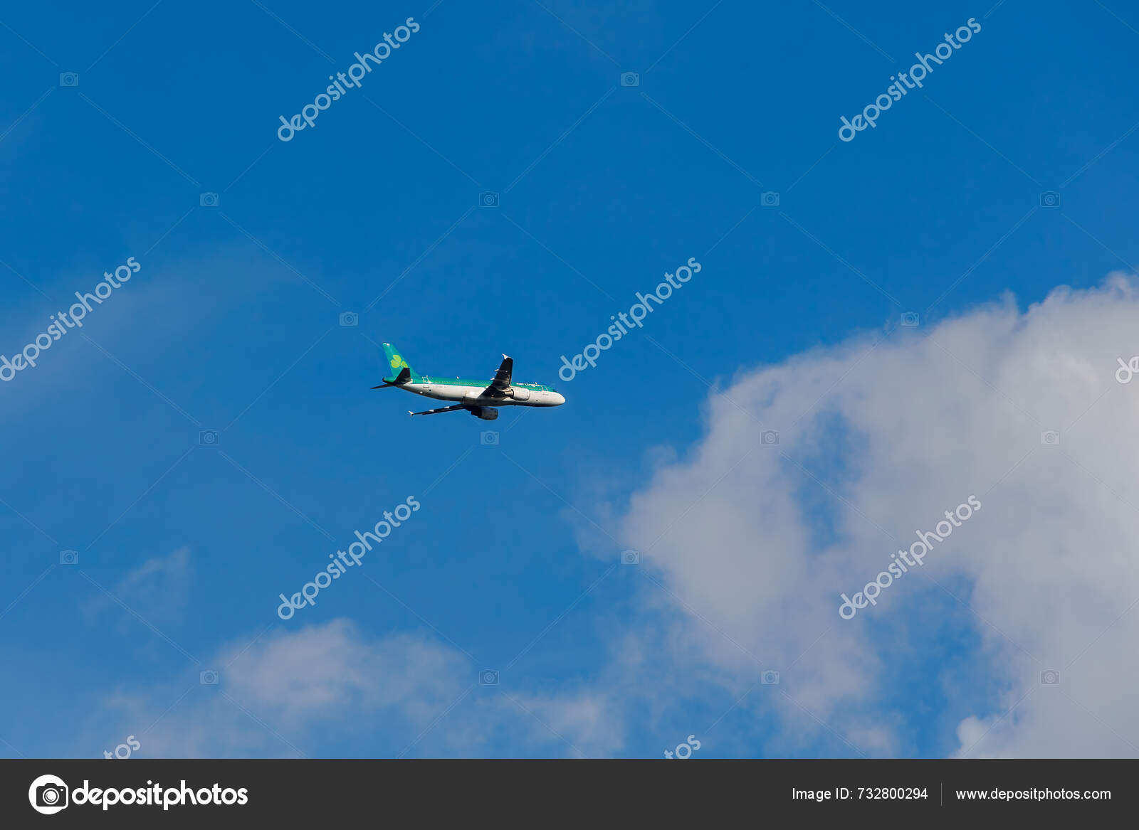 Aer Lingus Airlines Passenger Aircraft Blue Sky Approach Airport ...