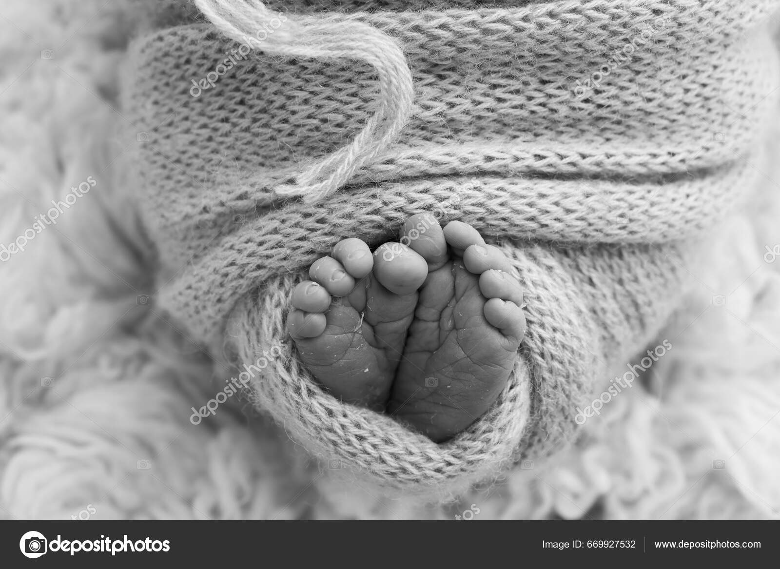 Pequeño Pie Bebé Recién Nacido Los Pies Suaves Recién Nacido — Foto de ...