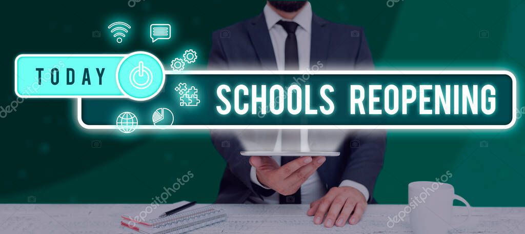 Letrero de escritura a mano Escuelas Reapertura, Palabra Escrito en las ...