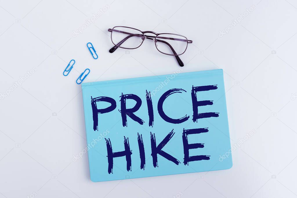 Signo de texto que muestra Price Hike, Concepto que significa suma de ...